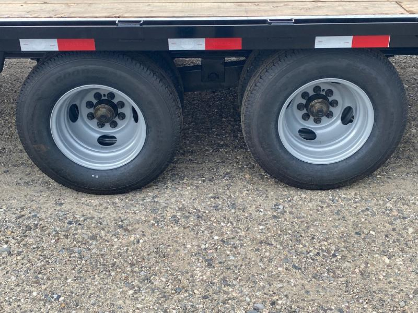 New 2023 Walton Trailers 30' GN DUALLY Flatbed Trailer