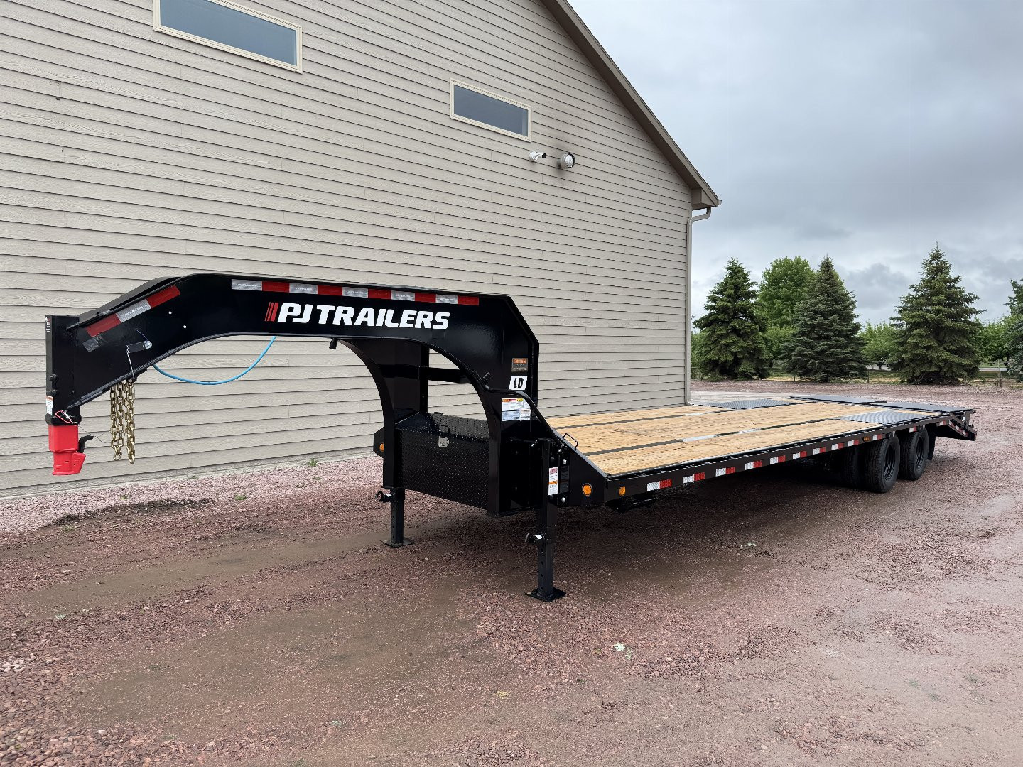 New 2025 PJ Trailers LD32GN Deckover Trailer