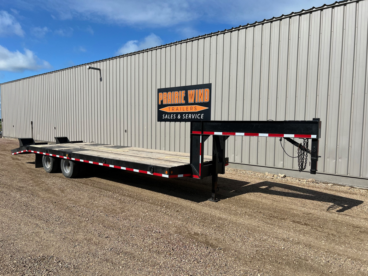 Used 2005 Interstate Trailers 28' Gooseneck Dually Flatbed Trailer