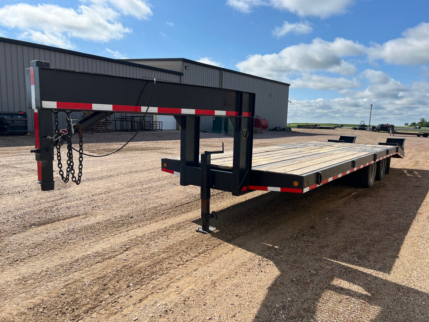 Used 2005 Interstate Trailers 28' Gooseneck Dually Flatbed Trailer for ...