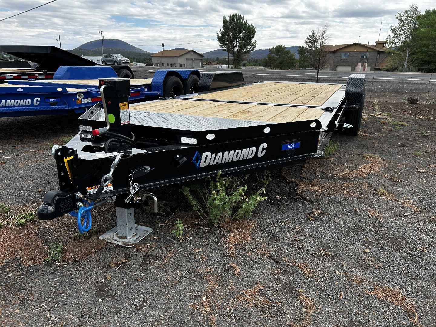 New 2025 Diamond C Tandem Axle Hyd.Damp Split Tilit/14,900 GVWR/82''x 20'
