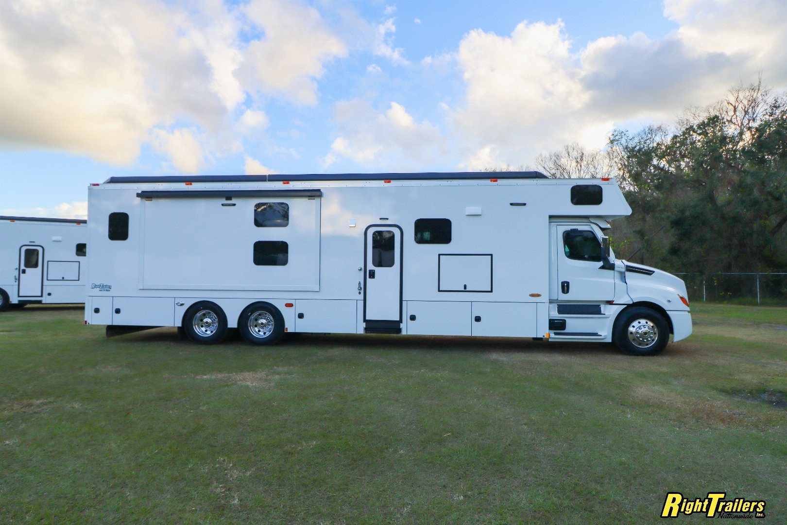 New 2026 Renegade RV Classic 45CBF with 2 Baths for sale in Rogersville, AL