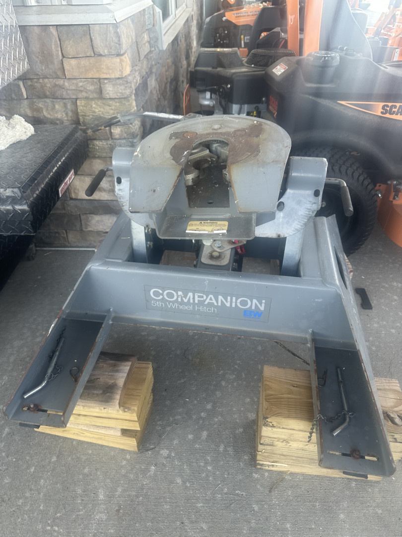 Used 2023 B and W Trailer Hitches RVK3500 Truck for sale in Carroll, OH