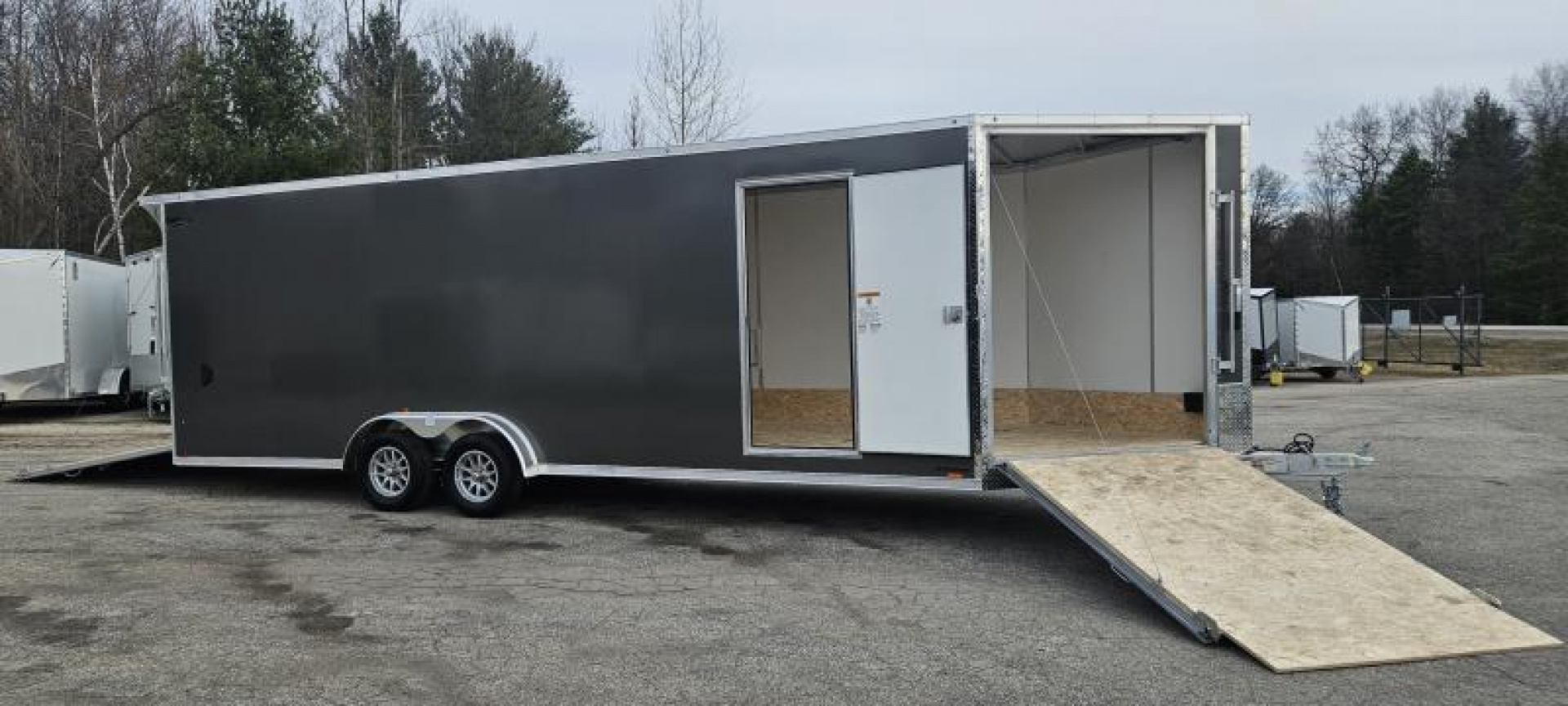 New 7.5 X 29' ENCLOSED SNOMOBILE 24' BOX + 5' V-NOSE 2026 LIGHTNING ALL ...