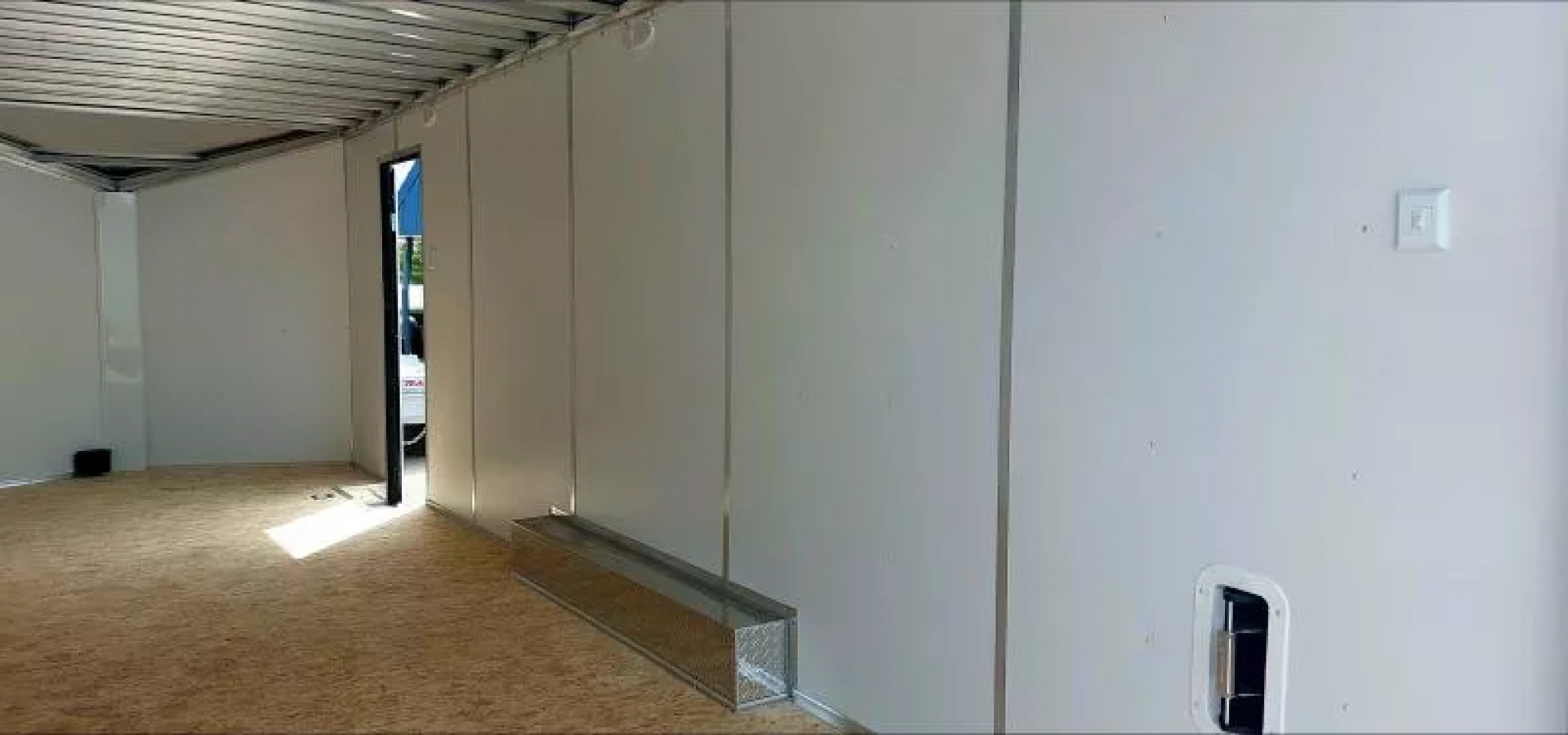 New 8 X 24 CAR HAULER ENCLOSED 24' BOX + 2 ' V-NOSE ALL ALUMINUM BY ...