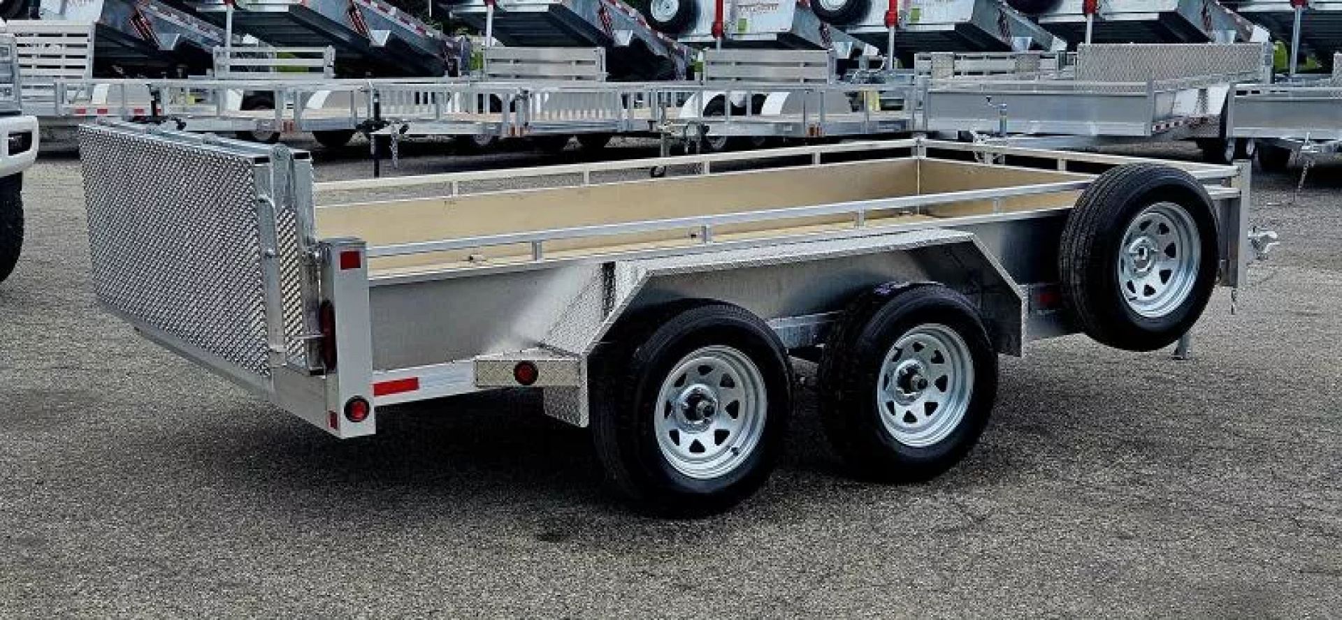 New 6 X 12 TANDEM 3500# AXLE UTILITY 2025 ALUMINUM TRIUMPH BI-FOLD GATE ...
