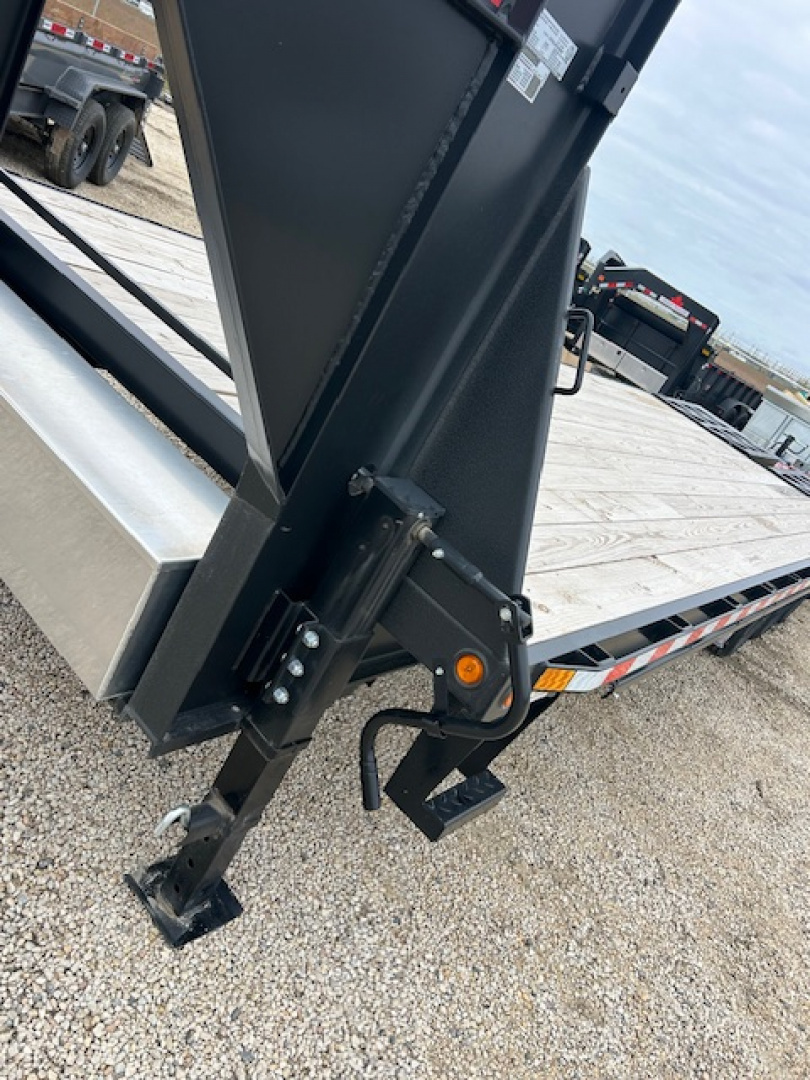 New 2026 Canada Trailers 28ft triple axle Gooseneck for sale in Manitoba,